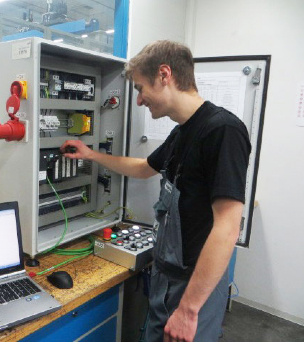 ELEKTRONIKER (W/M/D) FÜR BETRIEBSTECHNIK – Ausbildung LIVE erleben
